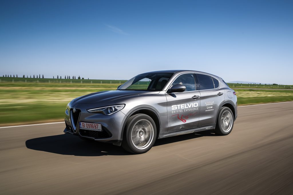 Primul SUV produs de Alfa Romeo este disponibil pentru piaţa din ...