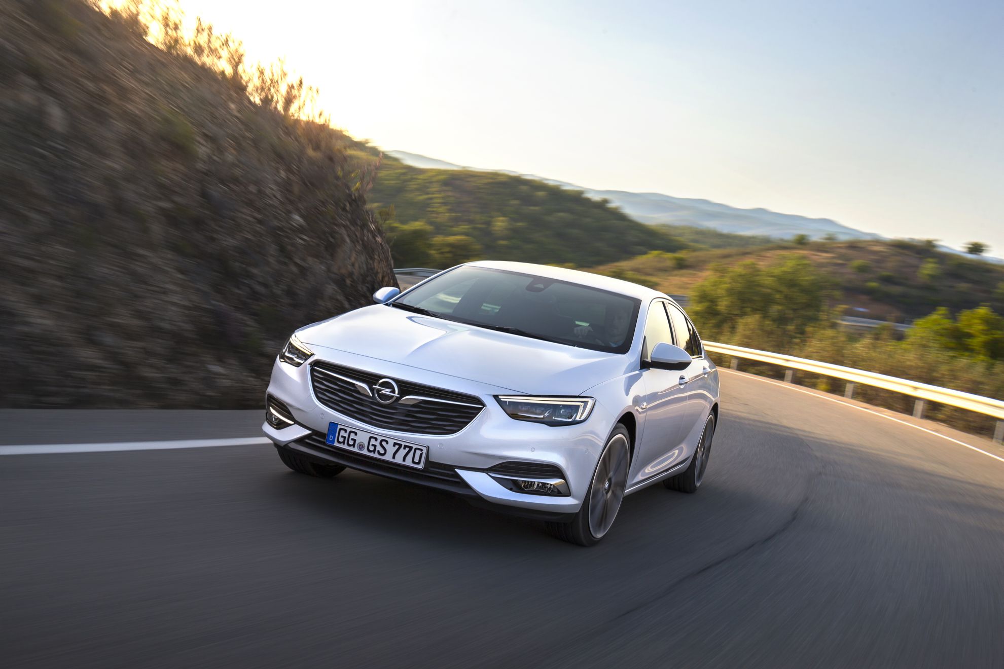 Opel Insignia primește un nou motor: 1.6 turbo de 200 CP | auto-bild.ro