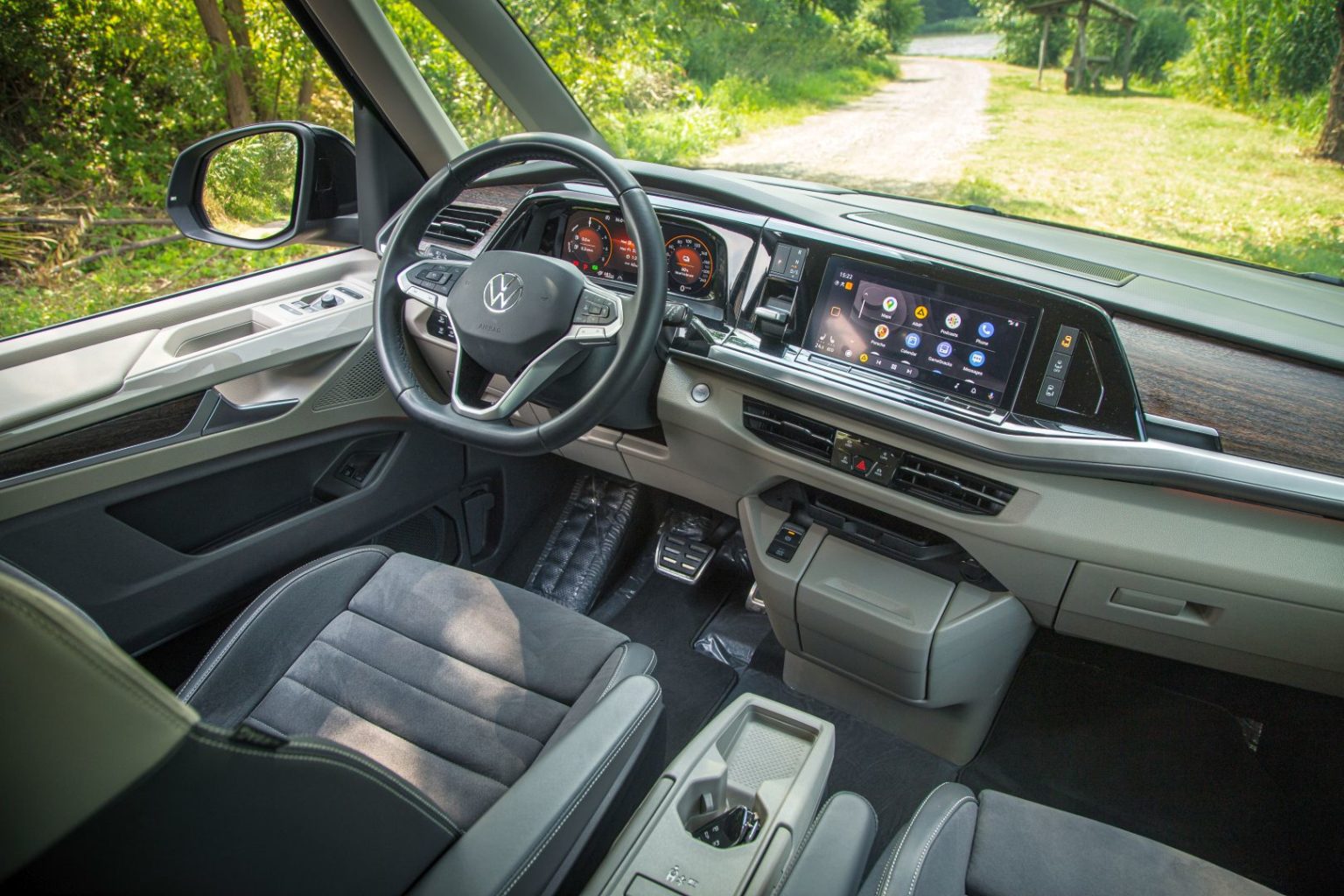 VW Multivan eHybrid: Travelling in style | auto-bild.ro