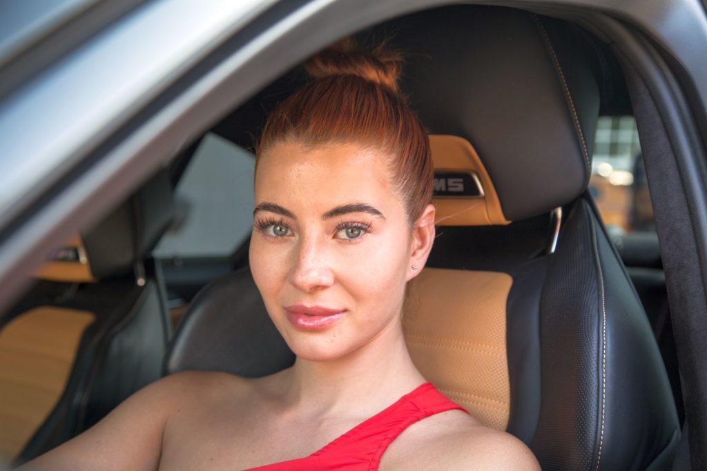 Interviu: Hype Fox și BMW M5 Competition - Fata care prezintă...?